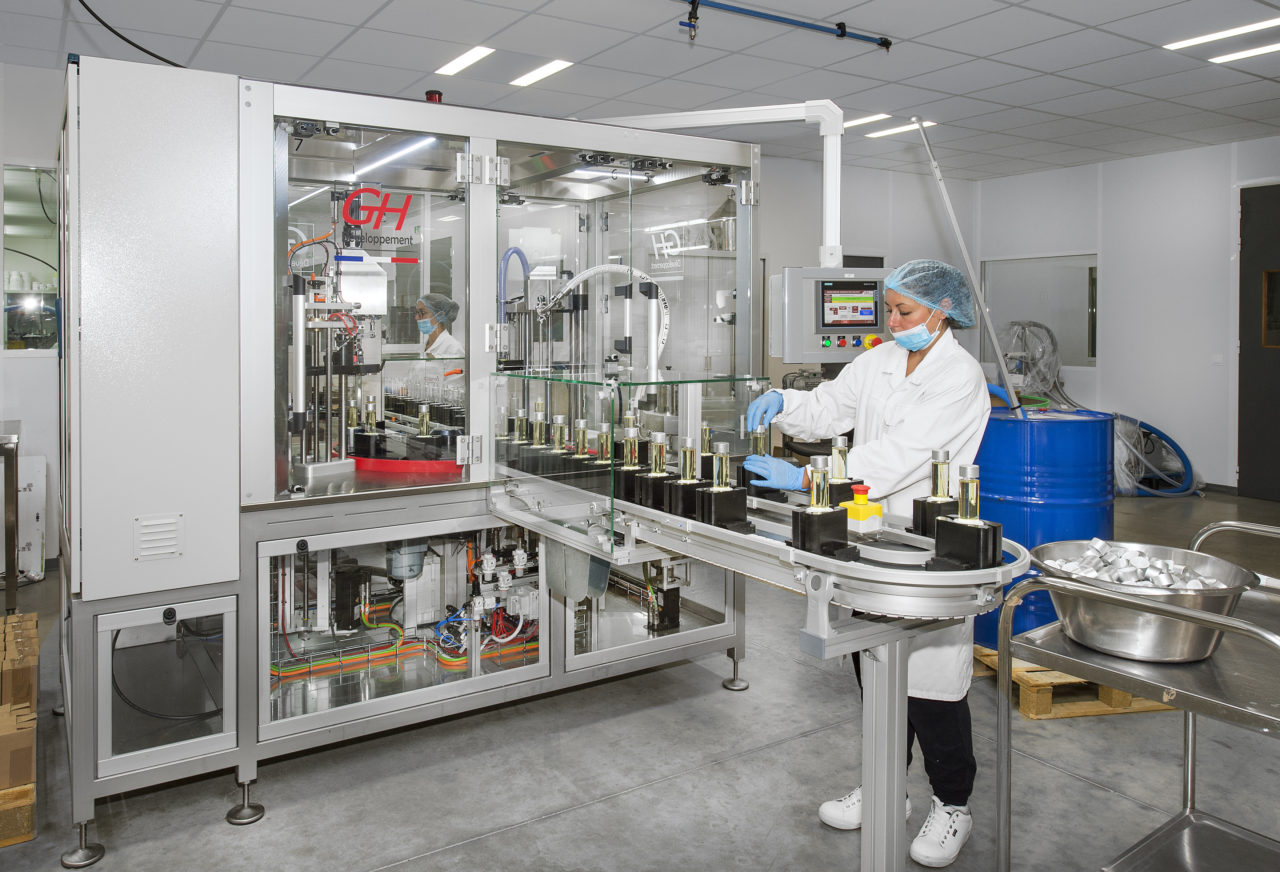 outils de fabrication, de conditionnement et de stockage.